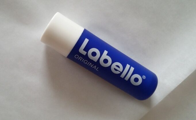 Labello op 9 manieren gebruiken. Nummer 2 moet iedere vrouw weten ...
