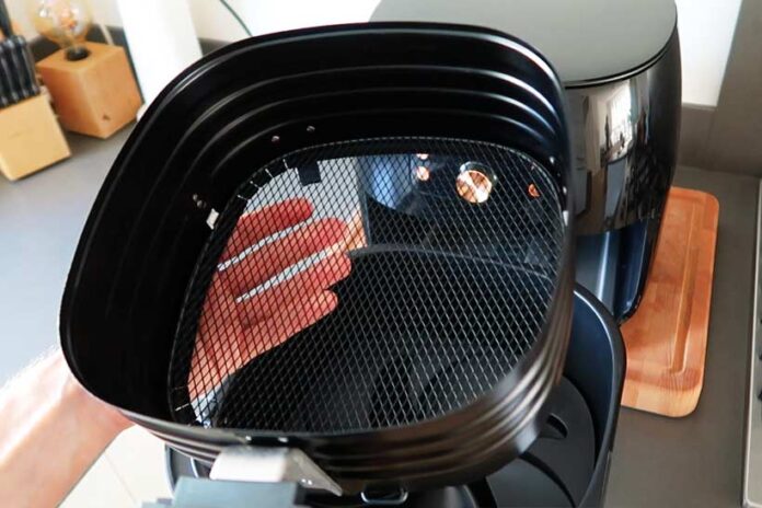 Expert legt uit: Zo maak je de airfryer schoon - Handig Leven